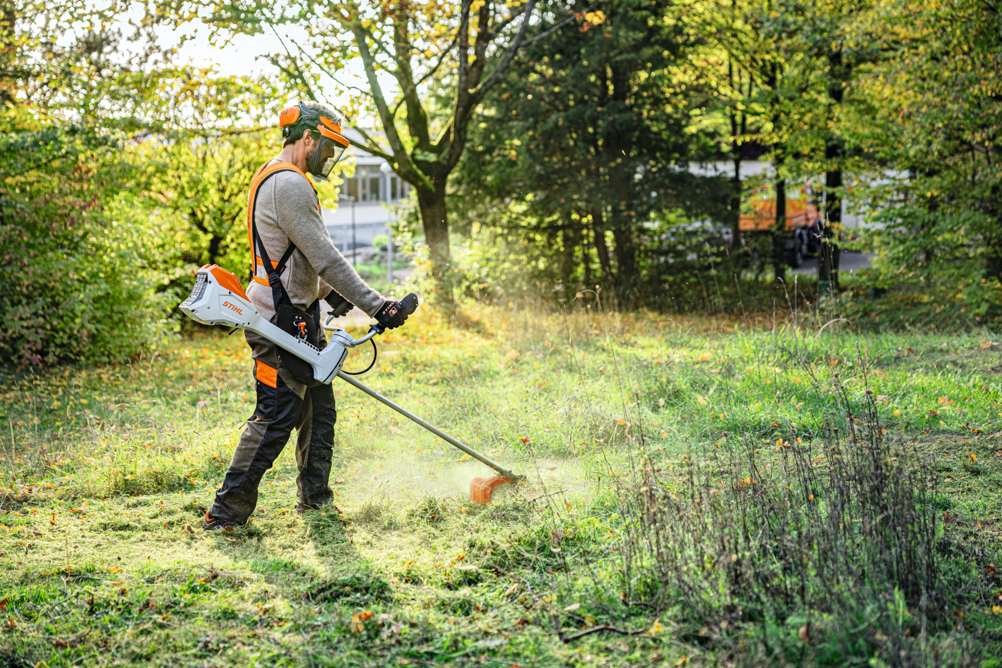 Terveys ja työturvallisuus: FSA 200:lla on monta etua | STIHL